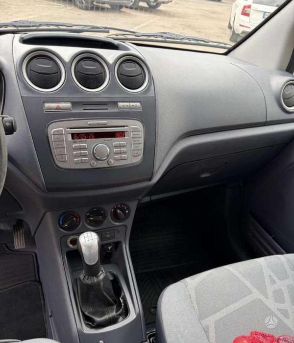 White Ford Transit Connect 2011 in Vilnius, with an engine capacity of 1.76 L and mileage of 189 thousand km for 2250 €, photo 7 on AUTOMOTO.COM.LV