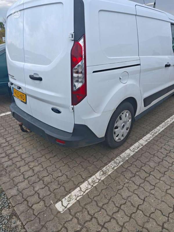 White Ford Transit Connect 2018 in Taurage, with an engine capacity of 1.50 L and mileage of 220 thousand km for 3400 €, photo 4 on AUTOMOTO.COM.LV