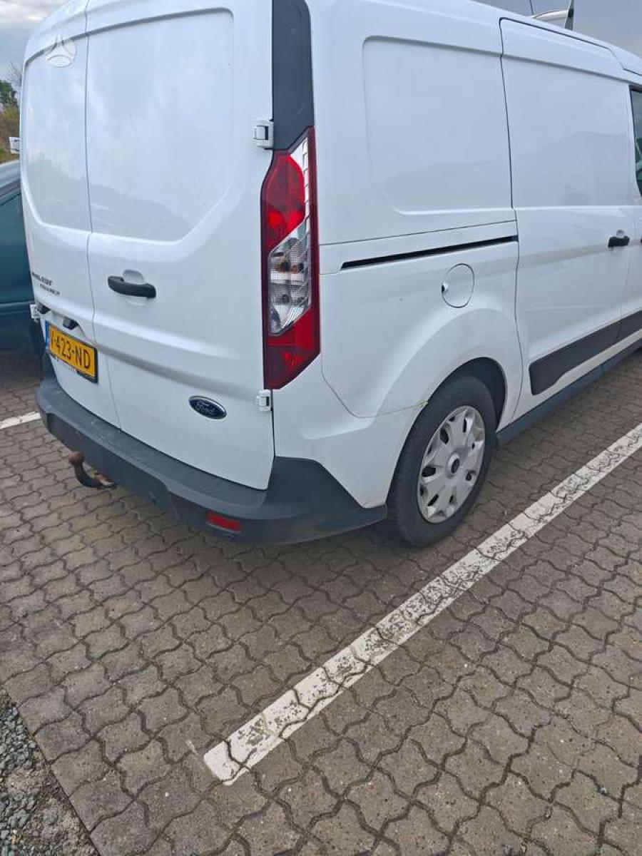 White Ford Transit Connect 2018 in Taurage, with an engine capacity of 1.50 L and mileage of 220 thousand km for 3400 €, photo 5 on AUTOMOTO.COM.LV