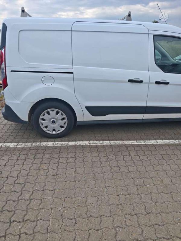 White Ford Transit Connect 2018 in Taurage, with an engine capacity of 1.50 L and mileage of 220 thousand km for 3400 €, photo 5 on AUTOMOTO.COM.LV