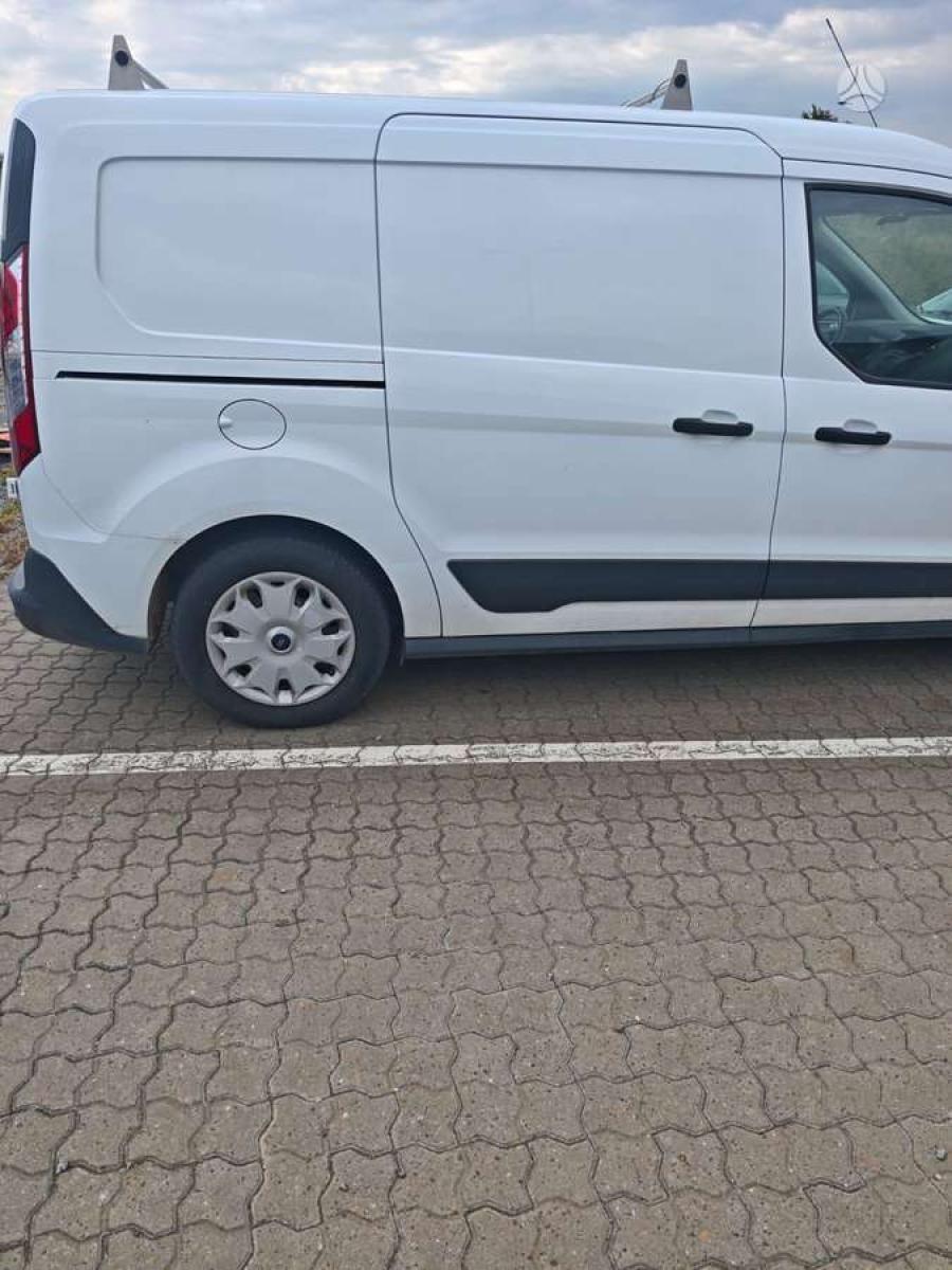 White Ford Transit Connect 2018 in Taurage, with an engine capacity of 1.50 L and mileage of 220 thousand km for 3400 €, photo 6 on AUTOMOTO.COM.LV