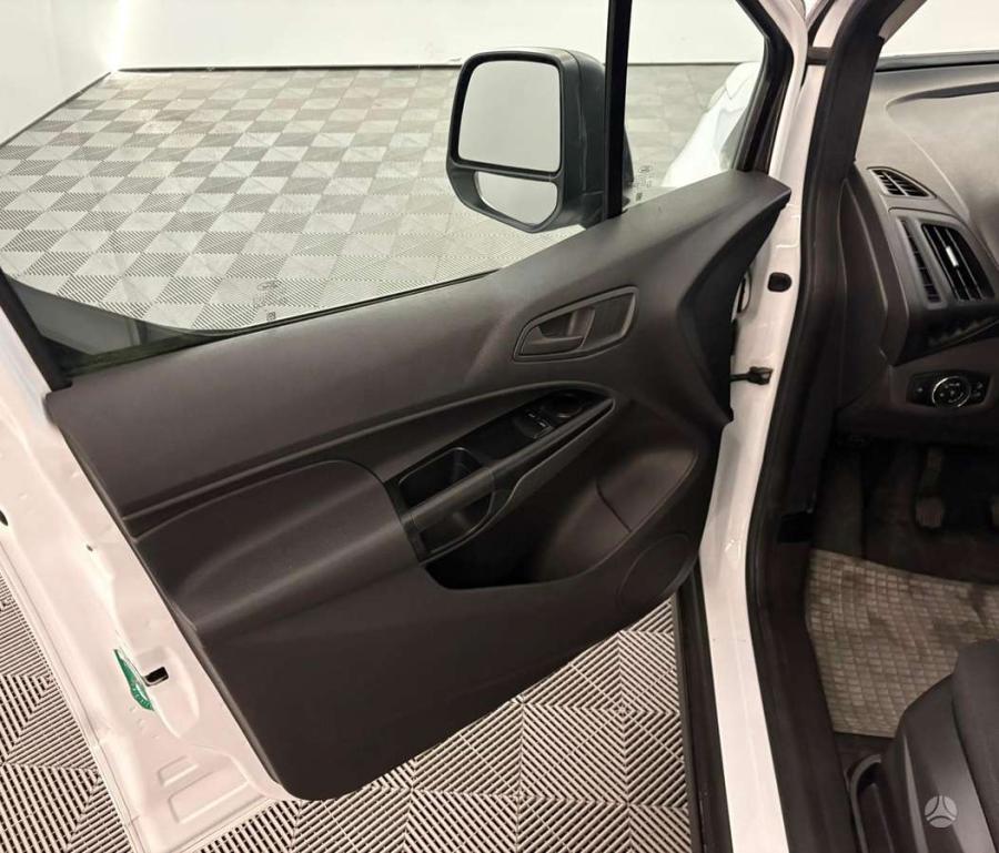 White Ford Transit Connect 2016 in Marijampole, with an engine capacity of 1.50 L and mileage of 228 thousand km for 6700 €, photo 26 on AUTOMOTO.COM.LV