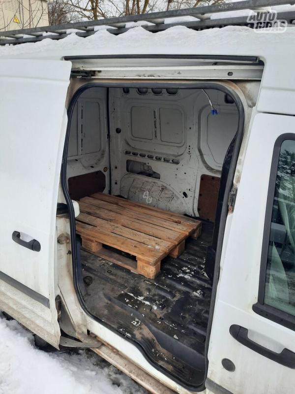Balts Ford Transit Connect 2013 Viļņa, ar dzinēja tilpumu 1.80 L un nobraukumu 298 tūkst. km par 1000 €, foto 4 vietnē AUTOMOTO.COM.LV