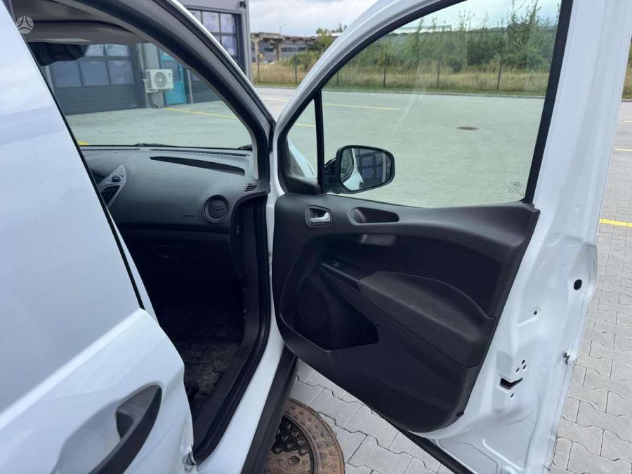 Balts Ford transit-courier 2022 Kauņa, ar dzinēja tilpumu 1.00 L un nobraukumu 45 tūkst. km par 7500 €, foto 21 vietnē AUTOMOTO.COM.LV