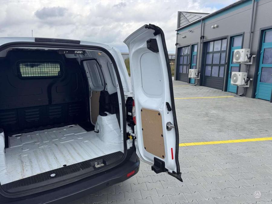 Balts Ford transit-courier 2022 Kauņa, ar dzinēja tilpumu 1.00 L un nobraukumu 45 tūkst. km par 7500 €, foto 25 vietnē AUTOMOTO.COM.LV