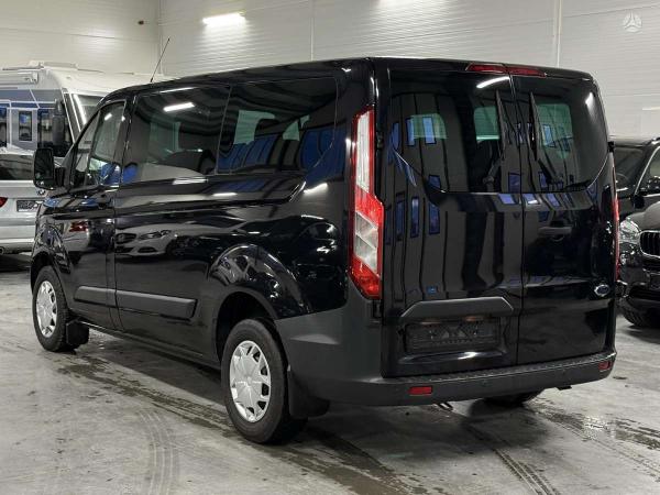 Black Ford Transit Custom 2015 in Marijampole, with an engine capacity of 2.20 L and mileage of 238 thousand km for 11500 €, photo 5 on AUTOMOTO.COM.LV