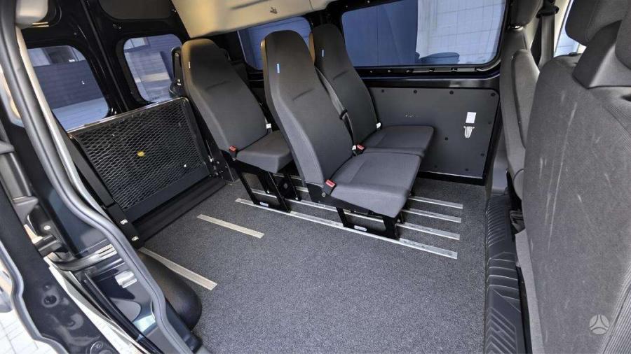 Black Ford Transit Custom 2016 in Klaipeda, with an engine capacity of 2.20 L and mileage of 237 thousand km for 7990 €, photo 5 on AUTOMOTO.COM.LV