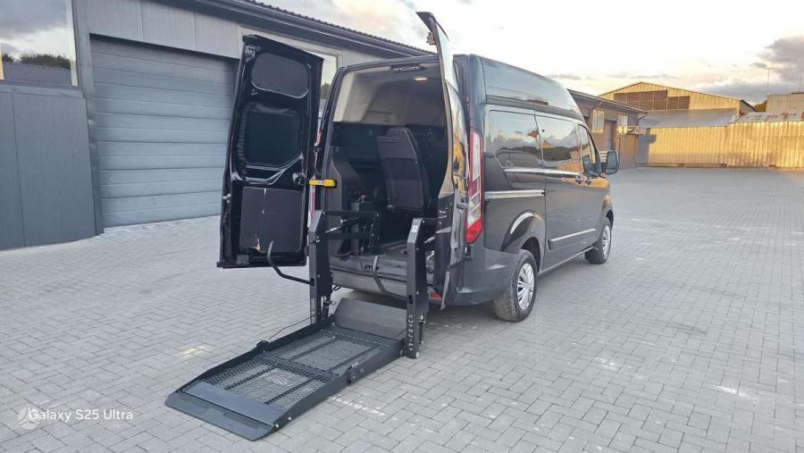 Black Ford Transit Custom 2016 in Klaipeda, with an engine capacity of 2.20 L and mileage of 237 thousand km for 7990 €, photo 8 on AUTOMOTO.COM.LV