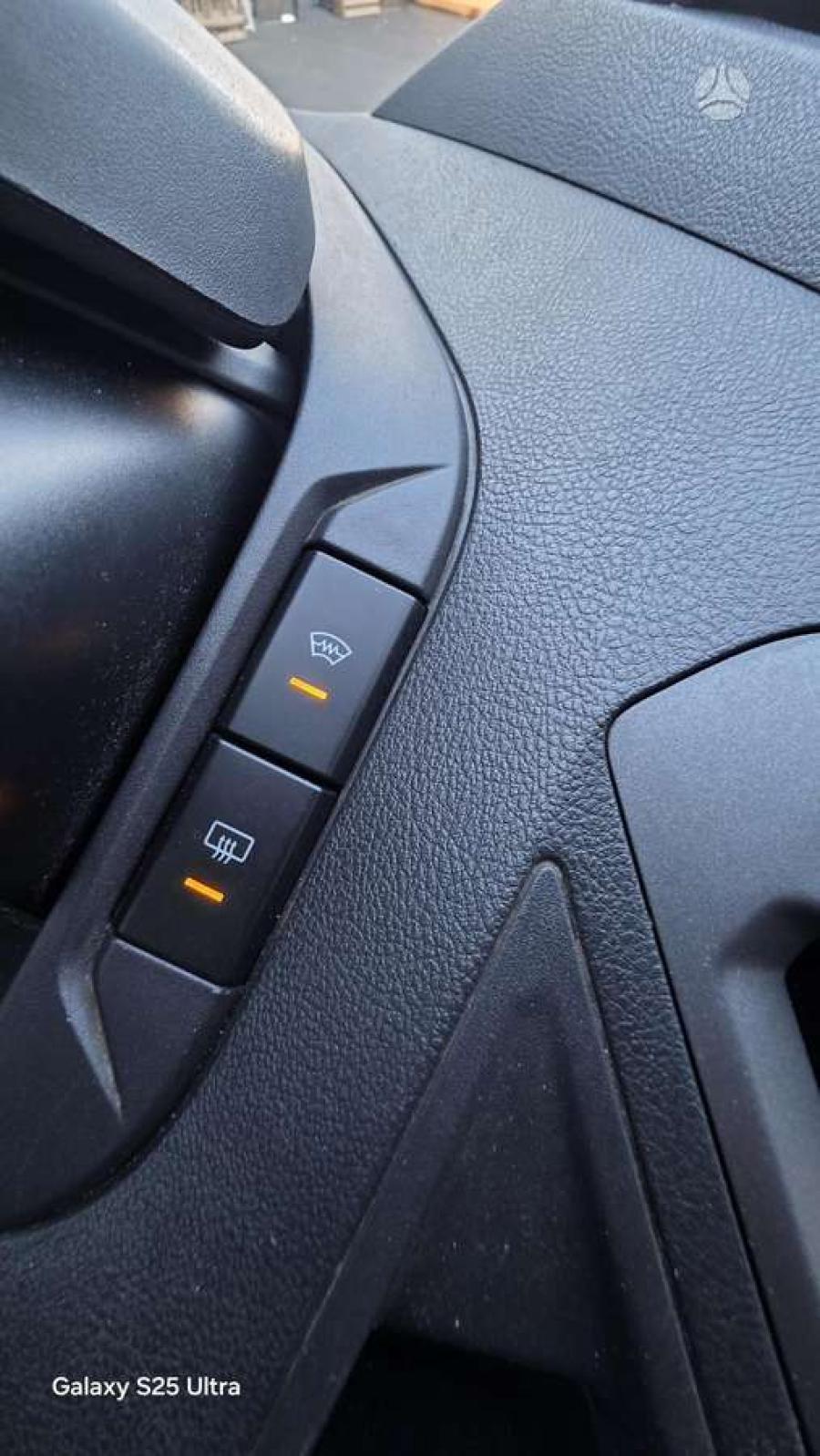 Black Ford Transit Custom 2016 in Klaipeda, with an engine capacity of 2.20 L and mileage of 237 thousand km for 7990 €, photo 19 on AUTOMOTO.COM.LV