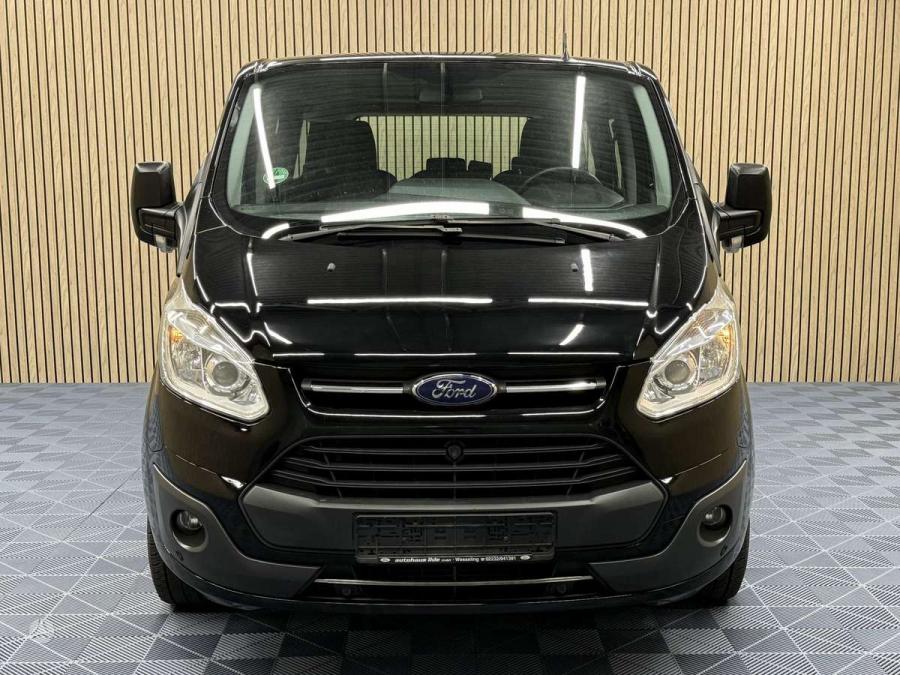 Black Ford Transit Custom 2017 in Marijampole, with an engine capacity of 2.00 L and mileage of 216 thousand km for 12700 €, photo 4 on AUTOMOTO.COM.LV