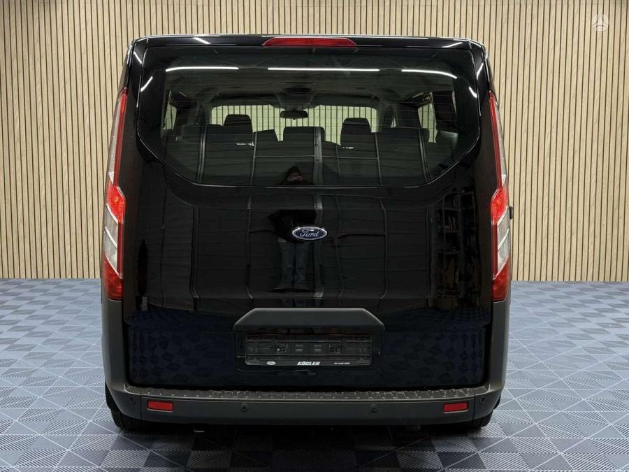 Black Ford Transit Custom 2017 in Marijampole, with an engine capacity of 2.00 L and mileage of 216 thousand km for 12700 €, photo 7 on AUTOMOTO.COM.LV