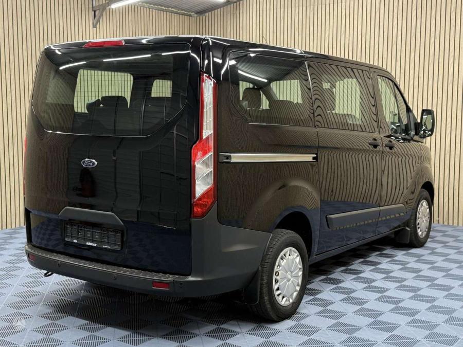 Black Ford Transit Custom 2017 in Marijampole, with an engine capacity of 2.00 L and mileage of 216 thousand km for 12700 €, photo 8 on AUTOMOTO.COM.LV
