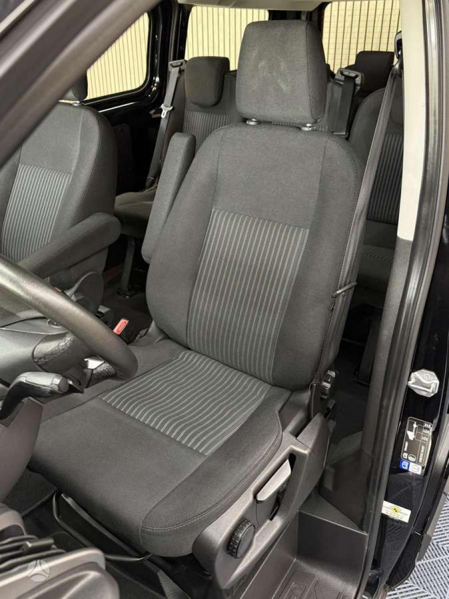 Black Ford Transit Custom 2017 in Marijampole, with an engine capacity of 2.00 L and mileage of 216 thousand km for 12700 €, photo 15 on AUTOMOTO.COM.LV