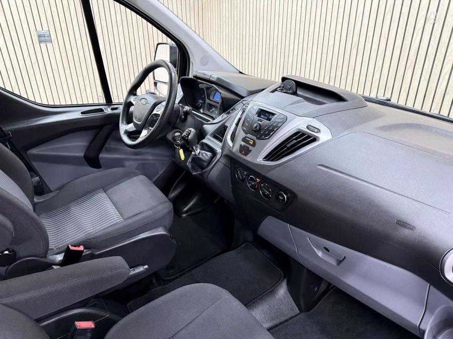 Black Ford Transit Custom 2017 in Marijampole, with an engine capacity of 2.00 L and mileage of 216 thousand km for 12700 €, photo 33 on AUTOMOTO.COM.LV