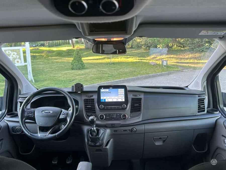 Black Ford Transit Custom 2018 in Kaunas, with an engine capacity of 2.00 L and mileage of 358 thousand km for 12700 €, photo 8 on AUTOMOTO.COM.LV