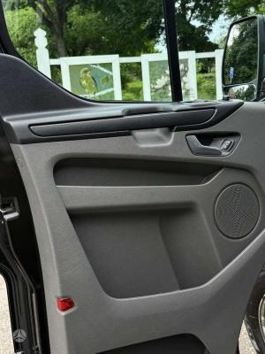 Black Ford Transit Custom 2018 in Kaunas, with an engine capacity of 2.00 L and mileage of 358 thousand km for 12700 €, photo 22 on AUTOMOTO.COM.LV