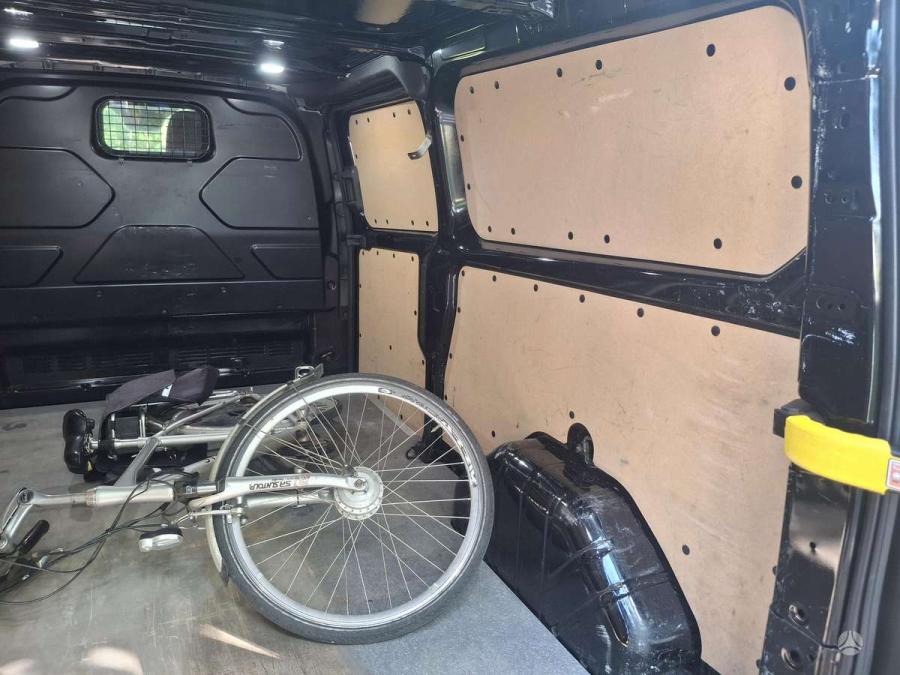 Черный Форд Транзит Кастом 2019 в Юрбаркас, объемом двигателя 2.00 л и пробегом 228 тыс. км за 13950 €, фото 8 на AUTOMOTO.COM.LV