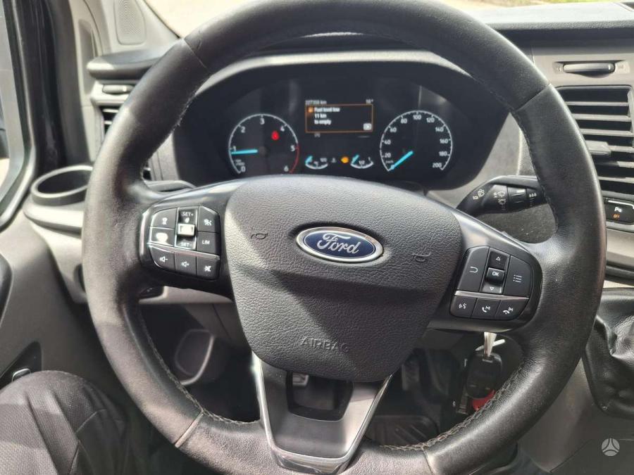 Melns Ford Transit Custom 2019 Jurbarkas, ar dzinēja tilpumu 2.00 L un nobraukumu 227 tūkst. km par 11300 €, foto 23 vietnē AUTOMOTO.COM.LV