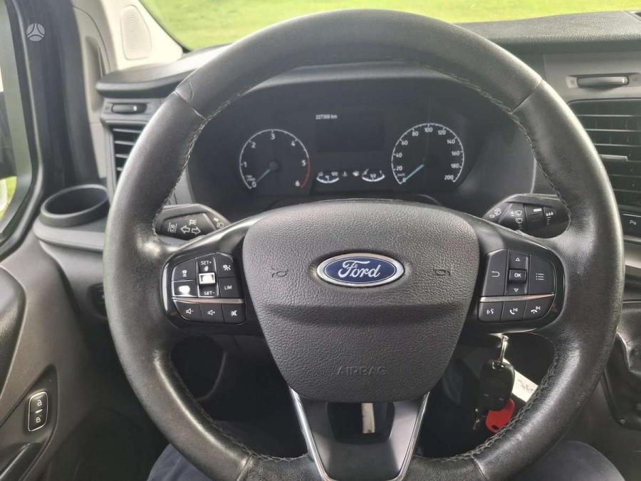 Melns Ford Transit Custom 2019 Jurbarkas, ar dzinēja tilpumu 2.00 L un nobraukumu 227 tūkst. km par 11200 €, foto 29 vietnē AUTOMOTO.COM.LV