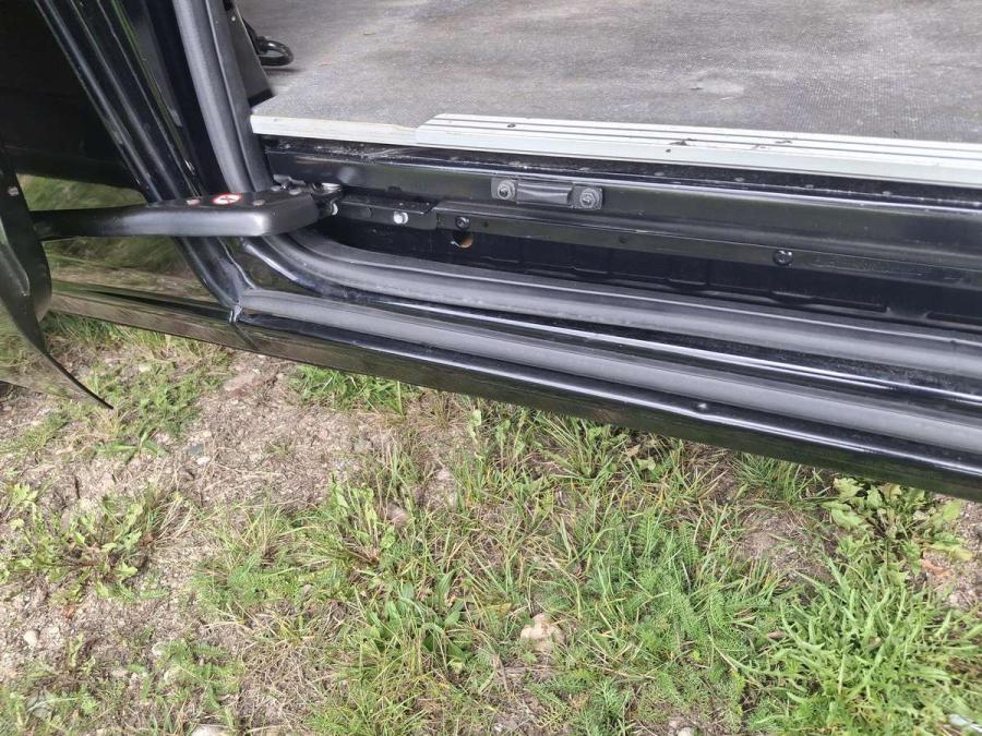 Melns Ford Transit Custom 2019 Jurbarkas, ar dzinēja tilpumu 2.00 L un nobraukumu 227 tūkst. km par 11200 €, foto 39 vietnē AUTOMOTO.COM.LV