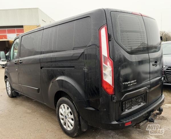Black Ford Transit Custom 2020 in Vilnius, with an engine capacity of 2.00 L and mileage of 216 thousand km for 12900 €, photo 4 on AUTOMOTO.COM.LV
