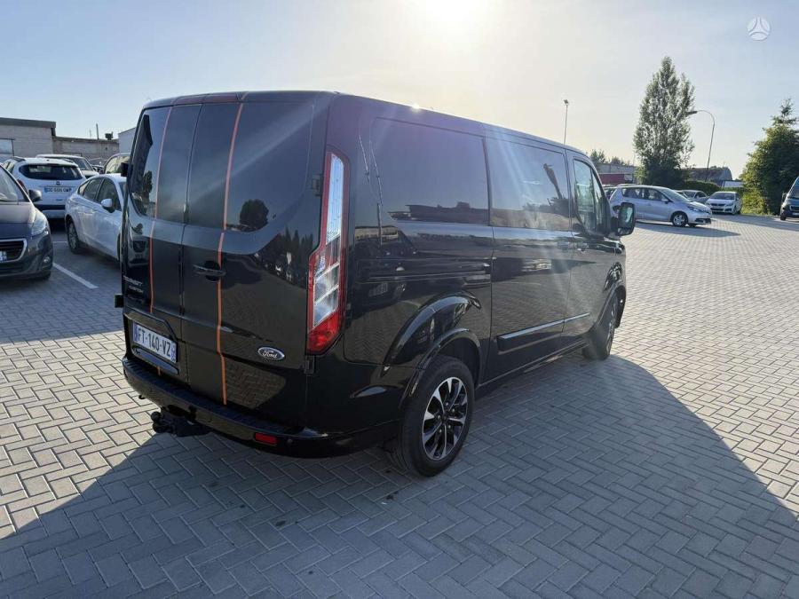 Black Ford Transit Custom 2020 in Taurage, with an engine capacity of 2.00 L and mileage of 300 thousand km for 14500 €, photo 4 on AUTOMOTO.COM.LV