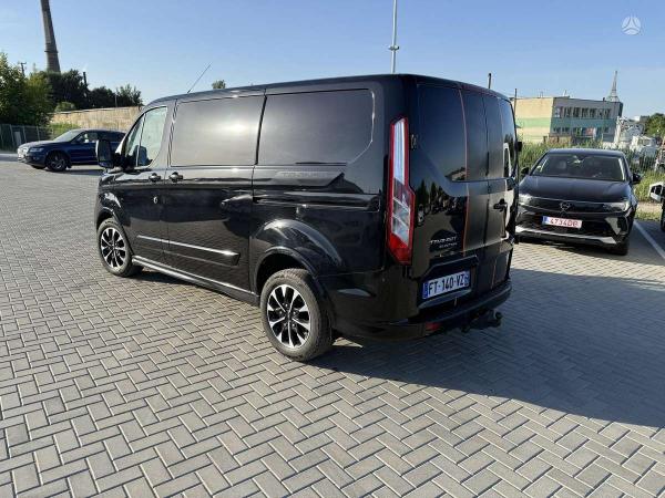 Black Ford Transit Custom 2020 in Taurage, with an engine capacity of 2.00 L and mileage of 300 thousand km for 14500 €, photo 4 on AUTOMOTO.COM.LV