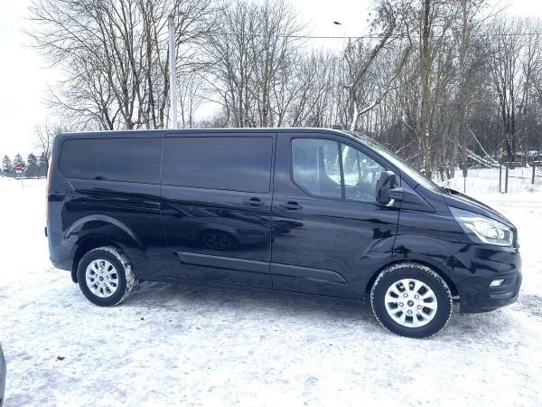 Melns Ford Transit Custom 2023 Kauņa, ar dzinēja tilpumu 2.00 L un nobraukumu 205 tūkst. km par 25410 €, foto 2 vietnē AUTOMOTO.COM.LV