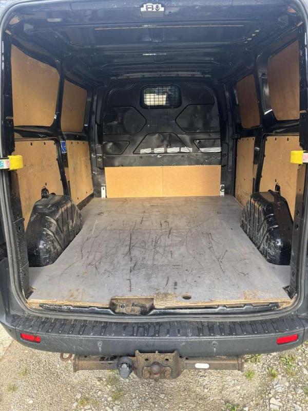 Black Ford Transit Custom 2014 in Panevezys, with an engine capacity of 2.20 L and mileage of 303 thousand km for 4800 €, photo 6 on AUTOMOTO.COM.LV