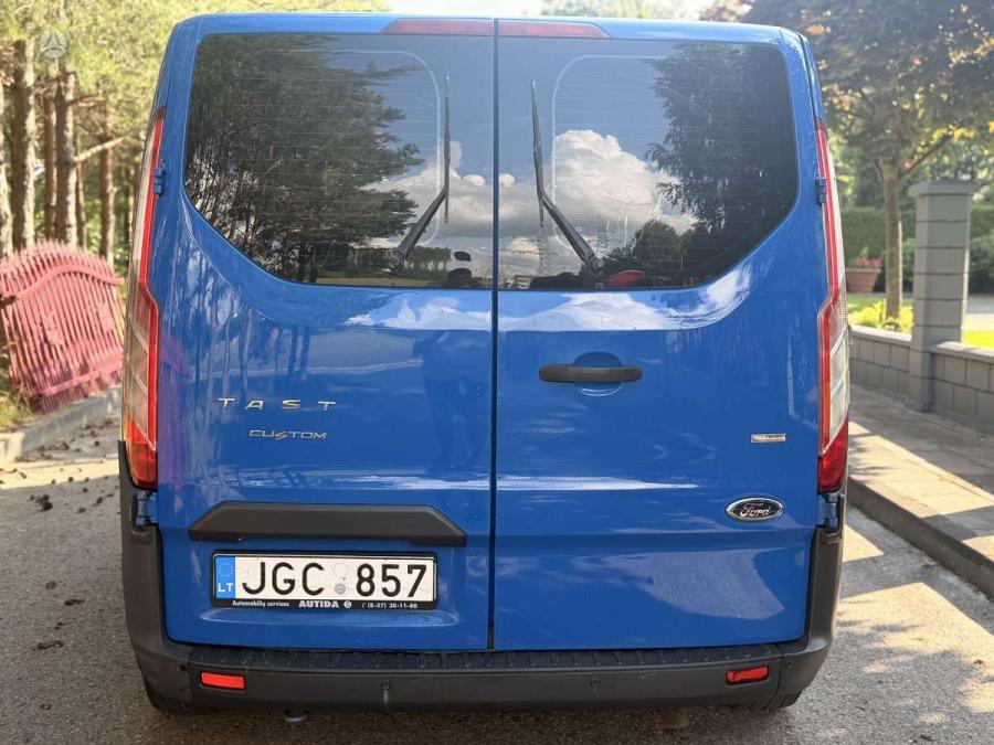 Blue Ford Transit Custom 2013 in Vilnius, with an engine capacity of 2.20 L and mileage of 327 thousand km for 8500 €, photo 8 on AUTOMOTO.COM.LV