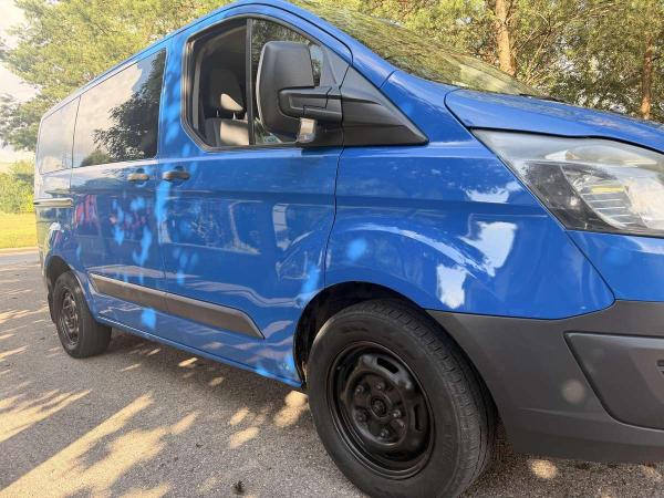 Blue Ford Transit Custom 2013 in Vilnius, with an engine capacity of 2.20 L and mileage of 327 thousand km for 8500 €, photo 9 on AUTOMOTO.COM.LV