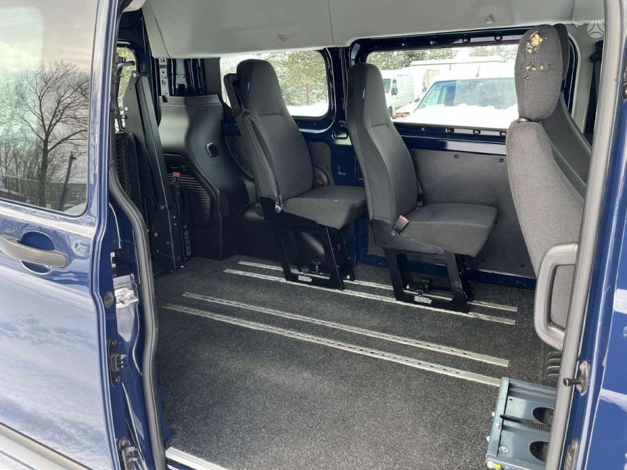 Blue Ford Transit Custom 2015 in Taurage, with an engine capacity of 2.20 L and mileage of 159 thousand km for 8500 €, photo 8 on AUTOMOTO.COM.LV