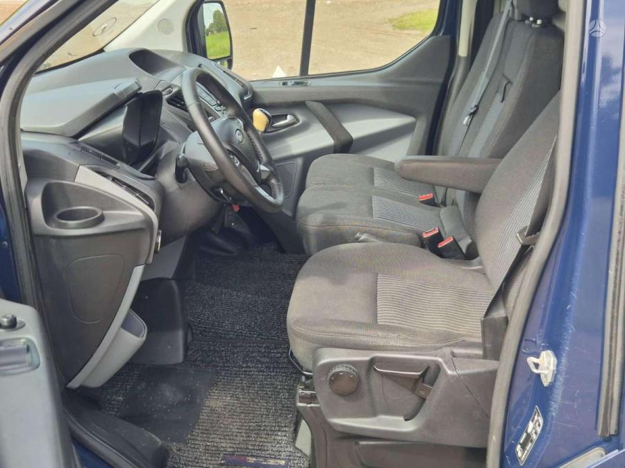 Blue Ford Transit Custom 2015 in Taurage, with an engine capacity of 2.20 L and mileage of 264 thousand km for 4300 €, photo 10 on AUTOMOTO.COM.LV