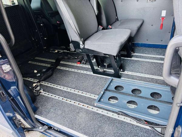 Blue Ford Transit Custom 2016 in Taurage, with an engine capacity of 2.00 L and mileage of 178 thousand km for 7800 €, photo 6 on AUTOMOTO.COM.LV