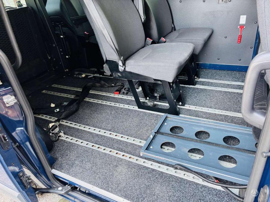 Zils Ford Transit Custom 2016 Tauragė, ar dzinēja tilpumu 2.00 L un nobraukumu 178 tūkst. km par 7800 €, foto 7 vietnē AUTOMOTO.COM.LV