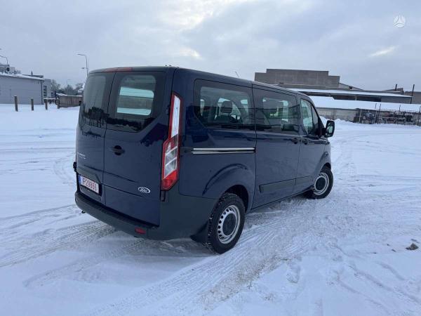 Blue Ford Transit Custom 2018 in Taurage, with an engine capacity of 2.00 L and mileage of 176 thousand km for 9700 €, photo 5 on AUTOMOTO.COM.LV