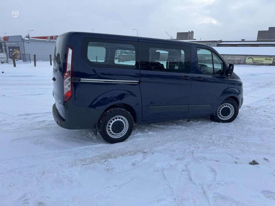 Blue Ford Transit Custom 2018 in Taurage, with an engine capacity of 2.00 L and mileage of 176 thousand km for 9700 €, photo 6 on AUTOMOTO.COM.LV