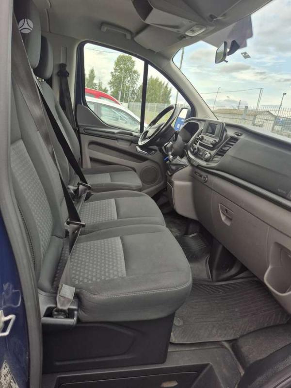 Blue Ford Transit Custom 2018 in Mazeikiai, with an engine capacity of 2.00 L and mileage of 227 thousand km for 11999 €, photo 3 on AUTOMOTO.COM.LV