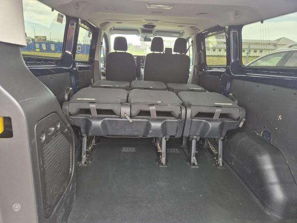 Blue Ford Transit Custom 2018 in Mazeikiai, with an engine capacity of 2.00 L and mileage of 227 thousand km for 11999 €, photo 6 on AUTOMOTO.COM.LV