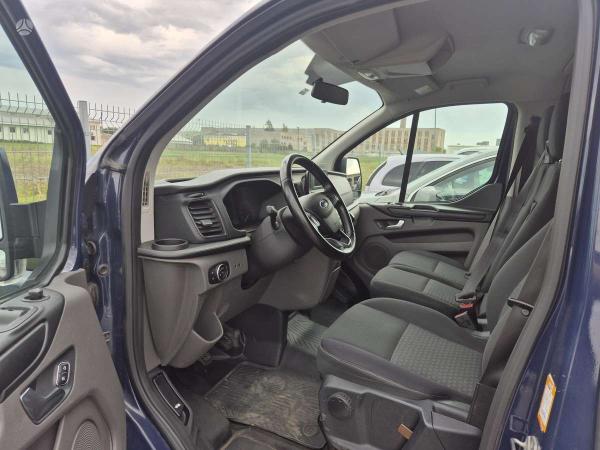 Blue Ford Transit Custom 2018 in Mazeikiai, with an engine capacity of 2.00 L and mileage of 227 thousand km for 11999 €, photo 7 on AUTOMOTO.COM.LV