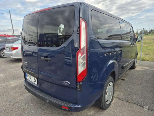 Blue Ford Transit Custom 2018 in Mazeikiai, with an engine capacity of 2.00 L and mileage of 227 thousand km for 11999 €, photo 9 on AUTOMOTO.COM.LV