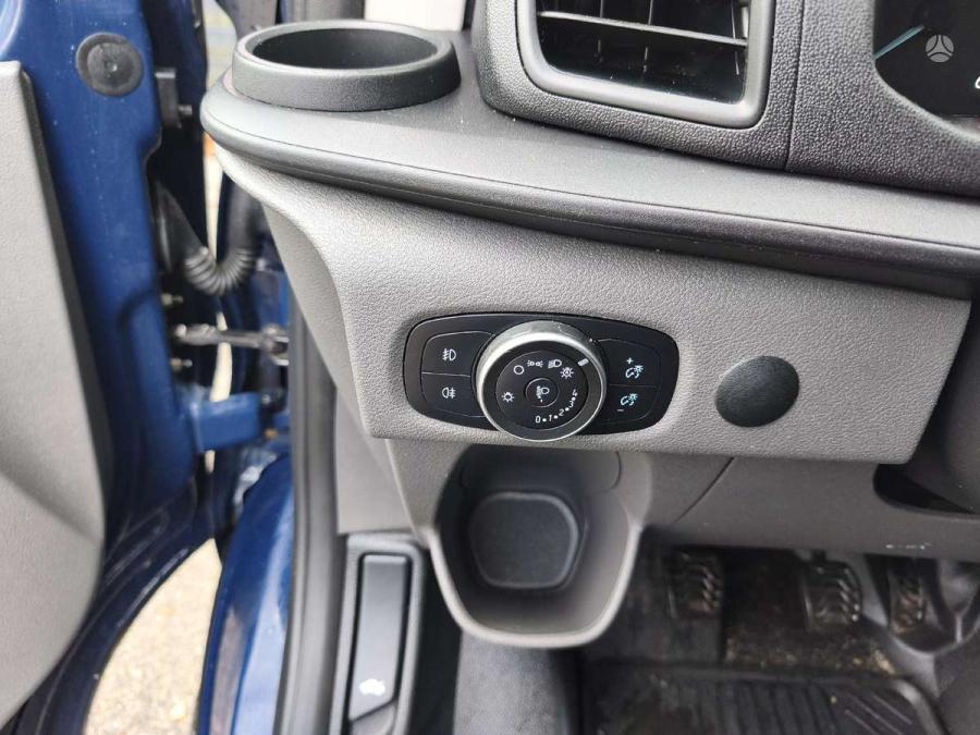Blue Ford Transit Custom 2019 in Vilnius, with an engine capacity of 2.00 L and mileage of 217 thousand km for 14750 €, photo 13 on AUTOMOTO.COM.LV