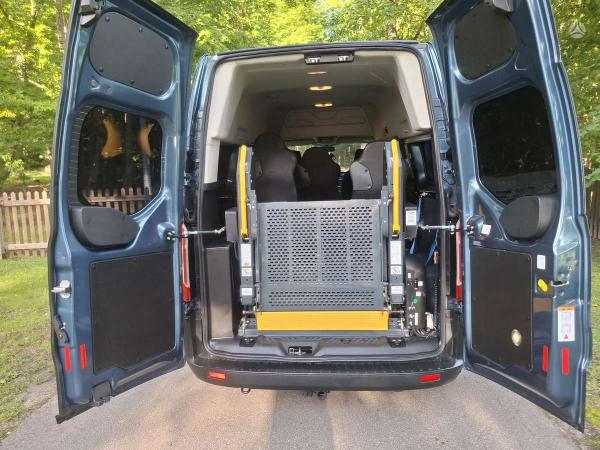 Blue Ford Transit Custom 2019 in Jurbarkas, with an engine capacity of 2.00 L and mileage of 185 thousand km for 16500 €, photo 8 on AUTOMOTO.COM.LV