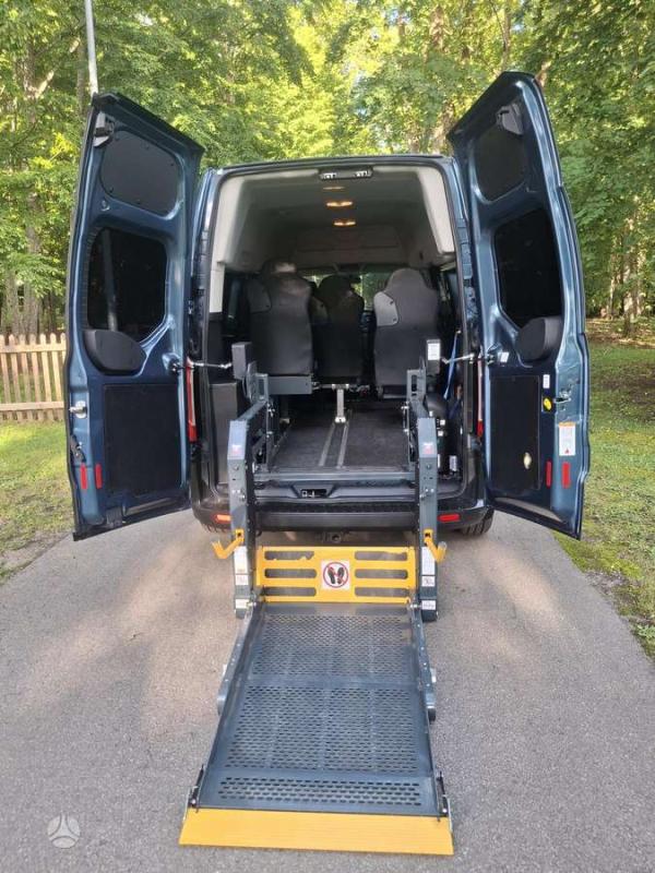 Blue Ford Transit Custom 2019 in Jurbarkas, with an engine capacity of 2.00 L and mileage of 185 thousand km for 16500 €, photo 9 on AUTOMOTO.COM.LV