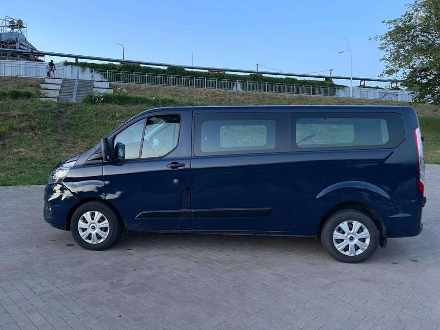 Blue Ford Transit Custom 2023 in Zarasai, with an engine capacity of 2.00 L and mileage of 650 thousand km for 10000 €, photo 7 on AUTOMOTO.COM.LV