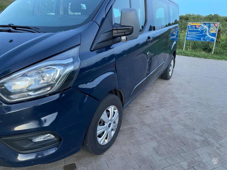 Blue Ford Transit Custom 2023 in Zarasai, with an engine capacity of 2.00 L and mileage of 650 thousand km for 10000 €, photo 9 on AUTOMOTO.COM.LV