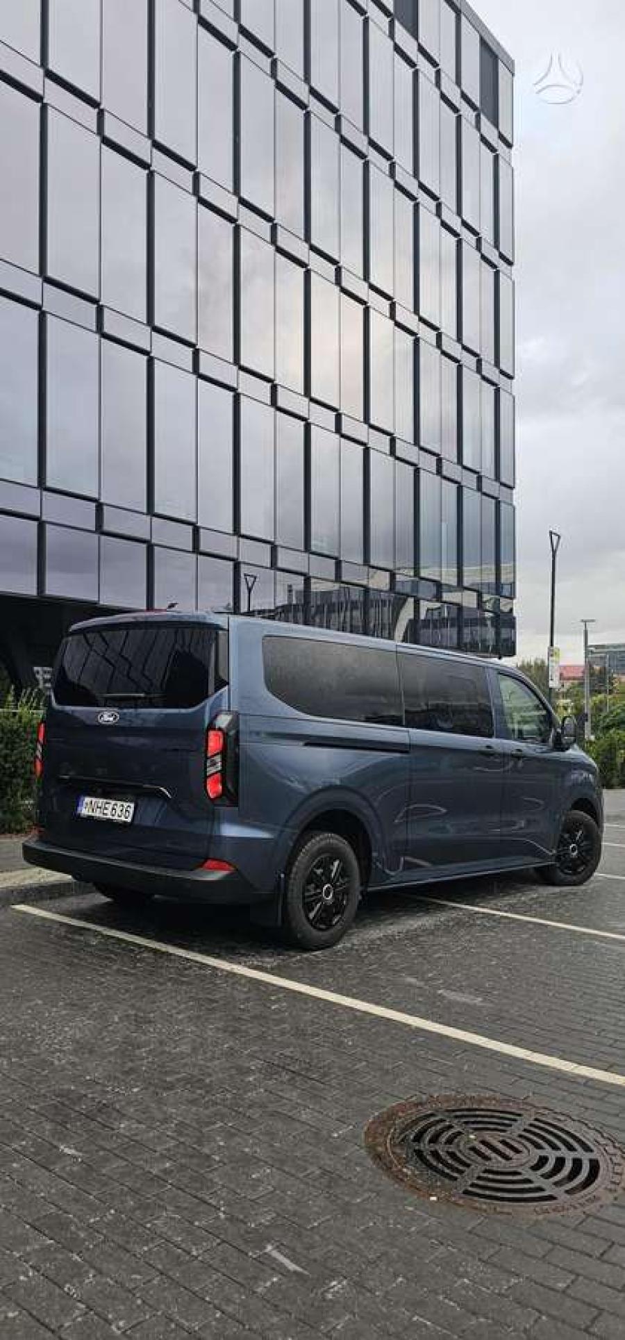 Zils Ford Transit Custom 2025 Viļņa, ar dzinēja tilpumu 2.00 L un nobraukumu 13 tūkst. km par 40475 €, foto 4 vietnē AUTOMOTO.COM.LV
