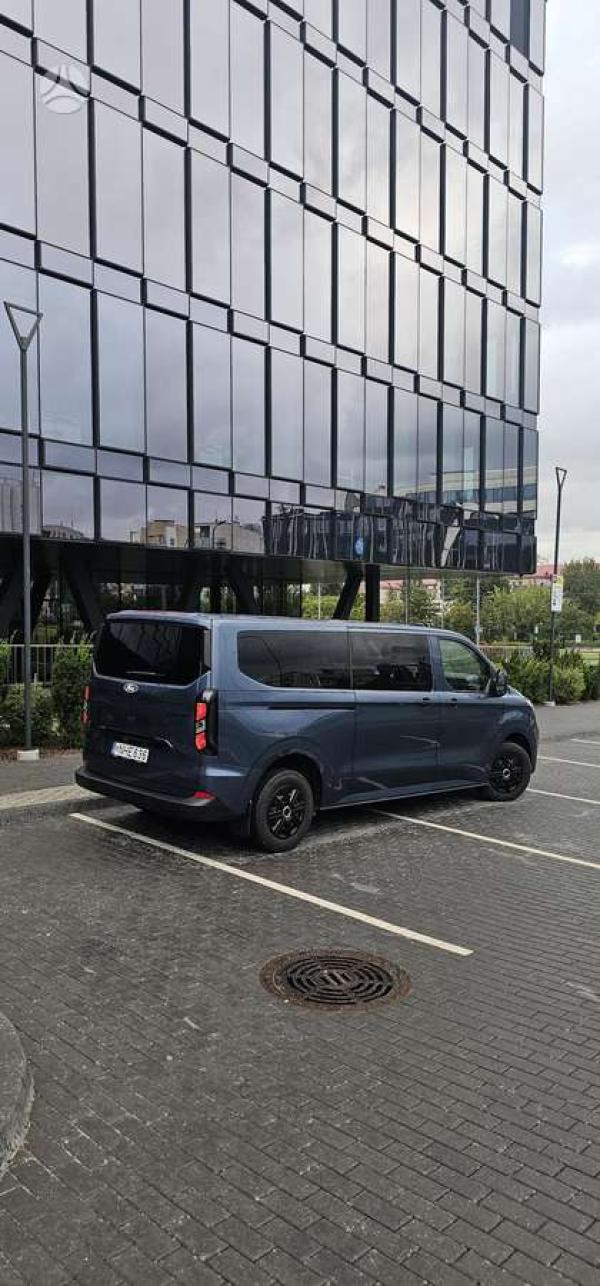 Zils Ford Transit Custom 2025 Viļņa, ar dzinēja tilpumu 2.00 L un nobraukumu 13 tūkst. km par 40475 €, foto 4 vietnē AUTOMOTO.COM.LV