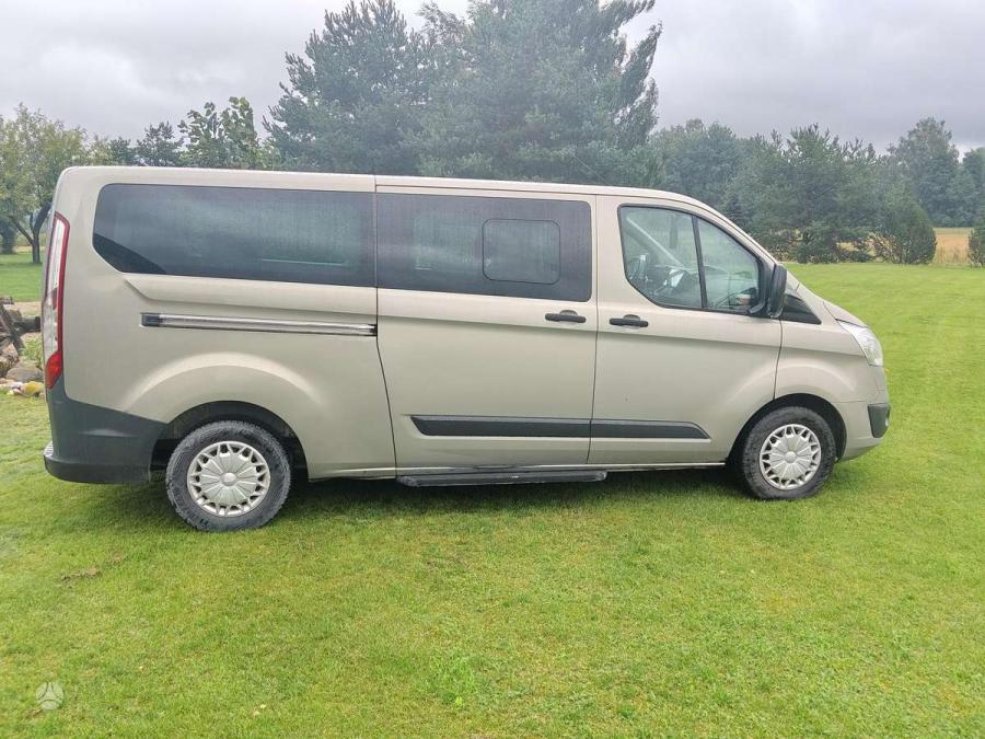Brown Ford Transit Custom 2014 in Panevezys, with an engine capacity of 2.20 L and mileage of 402 thousand km for 10999 €, photo 9 on AUTOMOTO.COM.LV