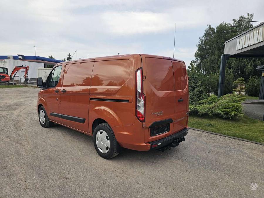 Brown Ford Transit Custom 2019 in Pakruojis, with an engine capacity of 2.00 L and mileage of 211 thousand km for 9500 €, photo 6 on AUTOMOTO.COM.LV